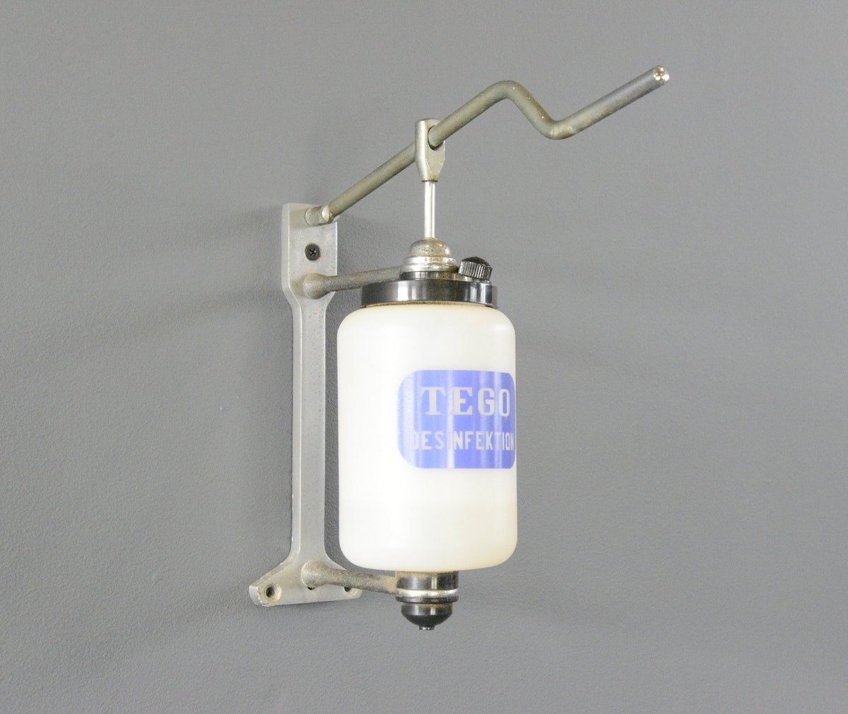 Bakelite Soap Dispenser Circa 1950s – Otto's Antiques